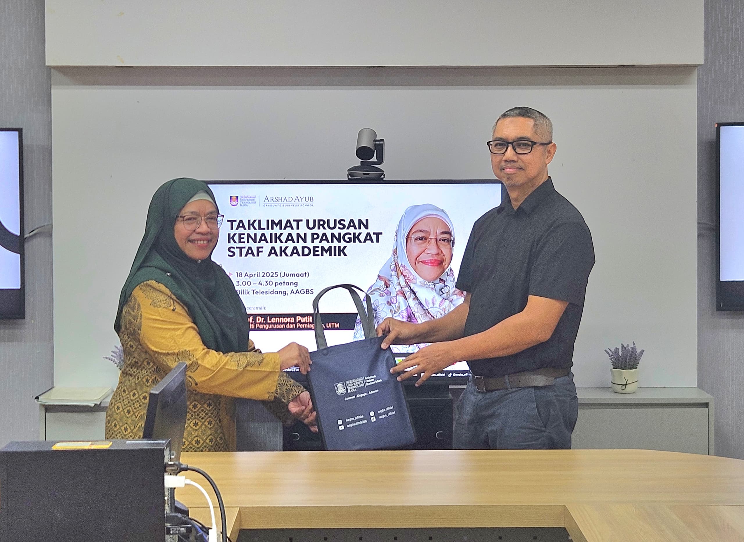 Taklimat Urusan Kenaikan Pangkat Staf Akademik